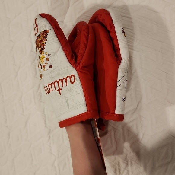 Peanuts | Kitchen | Autumn Snoopy Woodstock Oven Mitts | Poshmark
